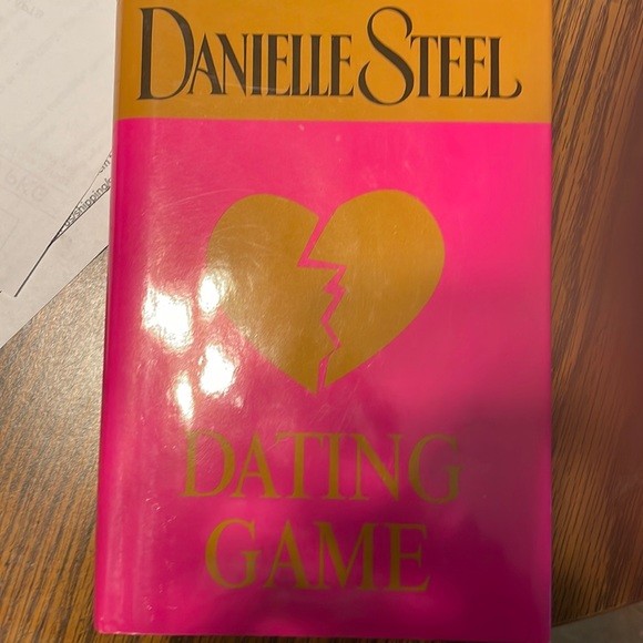 dainelle steel | Other | Danielle Steel Dating Game Book In Excellent ...
